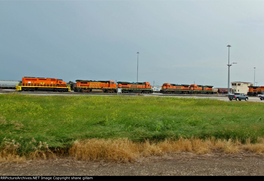 BNSF 8635 Anyone want a (B40-8)!!